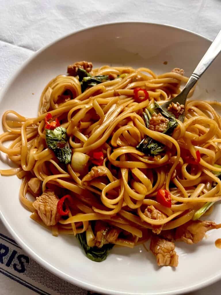 10 Asian Spaghetti Dishes for Dinner - Greedy Girl Gourmet